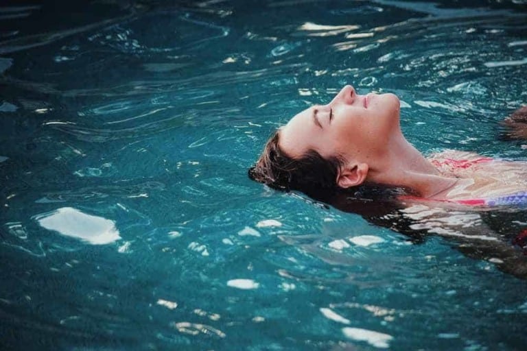 3 Benefits of Using a Hot Tub in The Morning